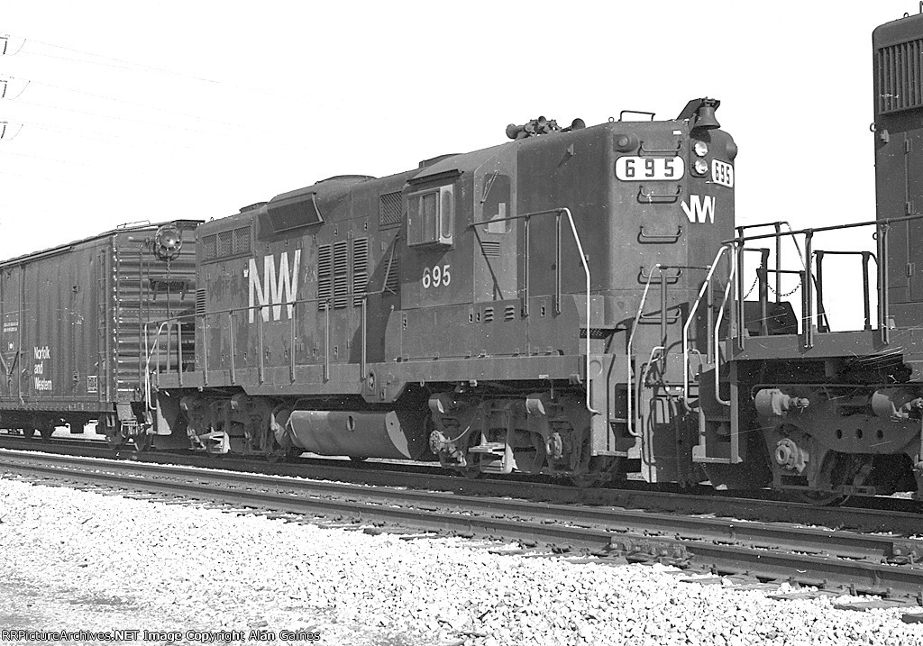 NW GP9 695
